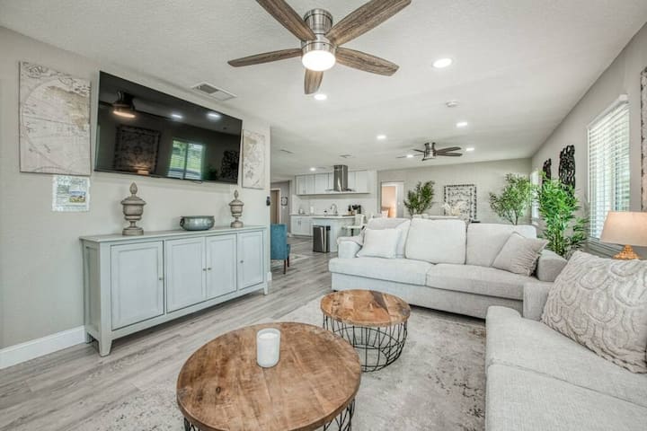 Fun City Haven Spacious Retreat In Fresno~ - Fresno, CA