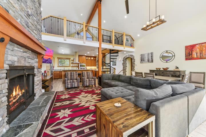 Echoview Lodge: Hot Tub, Dog Friendly, Game Room - South Lake Tahoe, CA