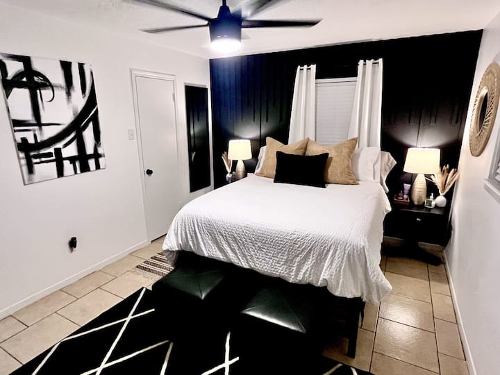 Pristine Montrose Full Apartment-near Menil - Houston, TX