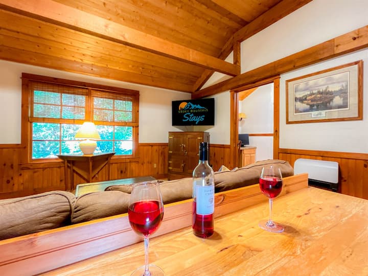 Buffalo Bridge Cottage | Motorcycle Friendly Cabin - Bryson City, NC