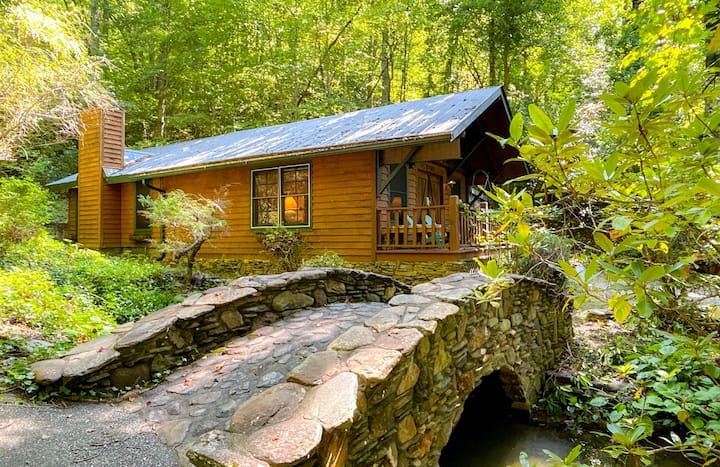Buffalo Bridge Cottage | Motorcycle Friendly Cabin - Bryson City, NC