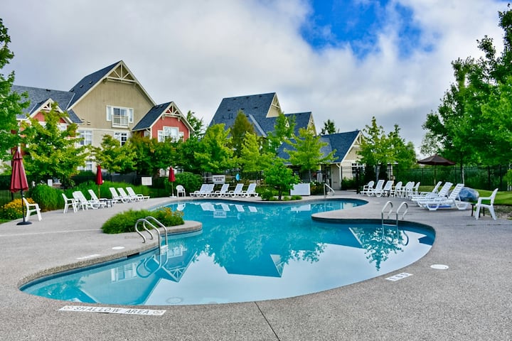 2br Condo Near The Slopes With Community Amenities - Collingwood