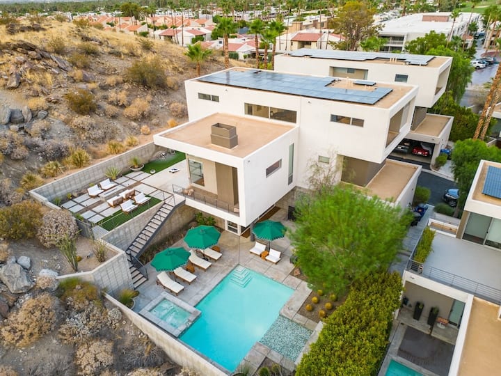 The Canyon: Luxury Dual Primary Palm Springs Home - Palm Springs, CA