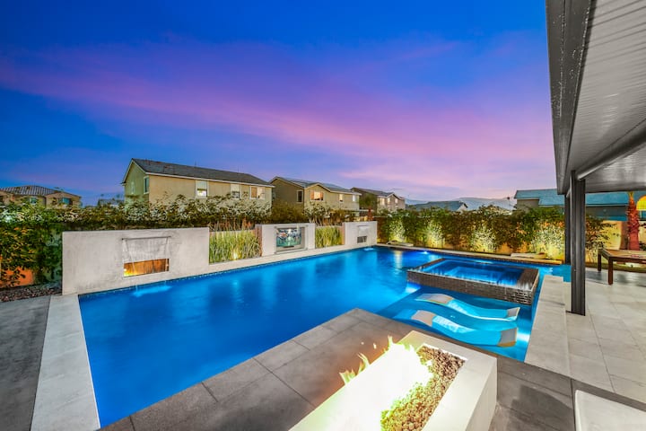 The Lagoon - Elegant Design, Large Pool, Games - Indio, CA