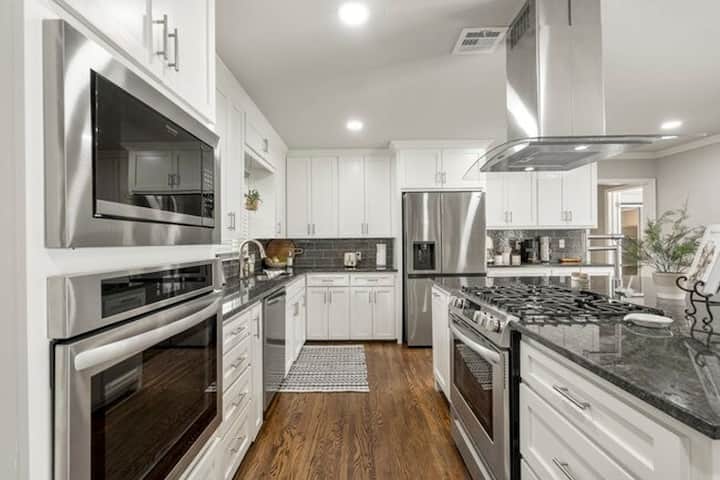 Luxury 4bed 4ba, Pets, Pool Table, Chef’s Kitchen! - Tulsa, OK