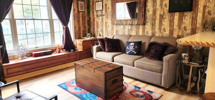 Deluxe Mountain View Nautical Suite Jiminy Ski On/ - Cherry Plain State Park, Petersburgh