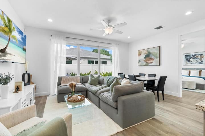 *Pet Friendly* Modern 4 Bed. Home In Delray Beach! - Delray Beach, FL