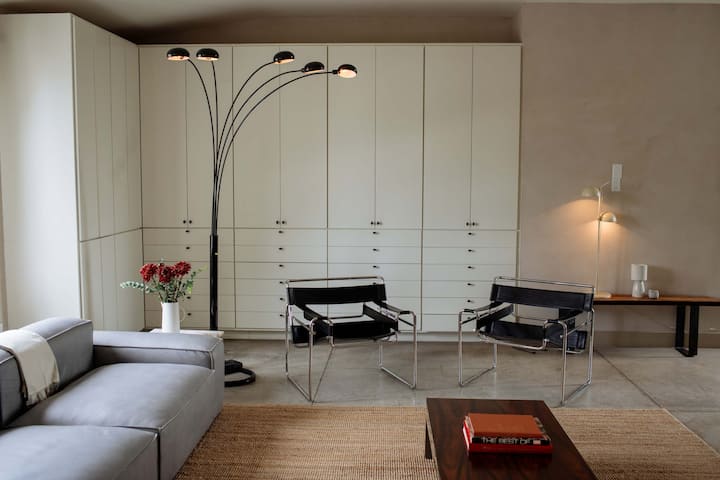 West Hollywood Penthouse: Stylish & Modern Living - Hollywood, CA