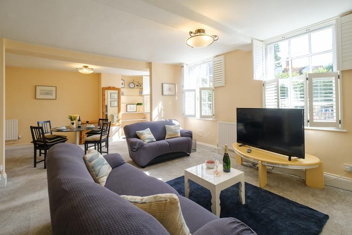 Hill House Apartment, Framlingham - 프램링햄