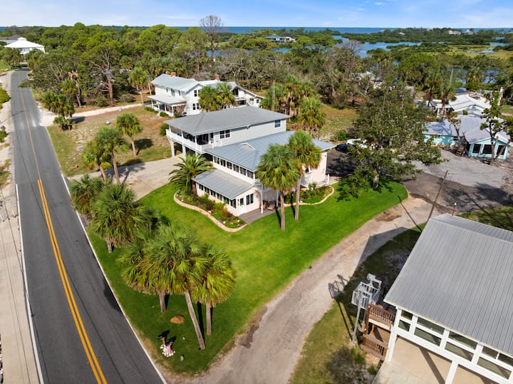 Gulf Shore Sunshine Oasis - Cedar Key, FL