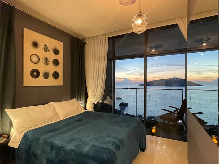 Romance De Lumière | Sunset-facing Haven For 2 - Kota Kinabalu
