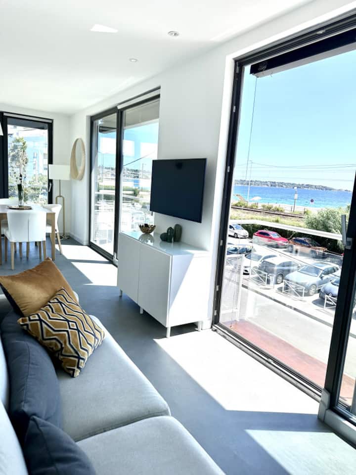 Private Front Beach Villa With Garden And Garage. - Antibes