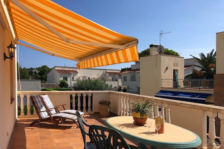 Villa With Shared Pool/aircon/wi-fi - Villa Mimosa - La Escala
