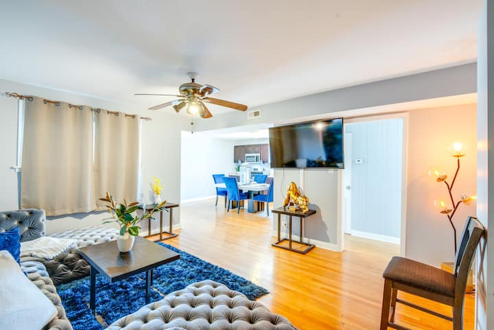 Walk To Train & Bus: Updated Chicago Apartment - Bedford, PA