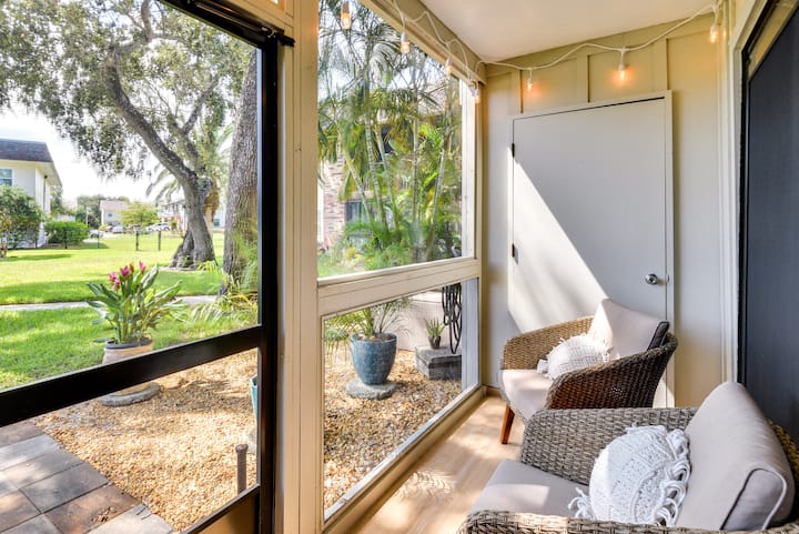 New Smyrna Beach Condo: Pool Access, Walk To Beach - New Smyrna Beach, FL