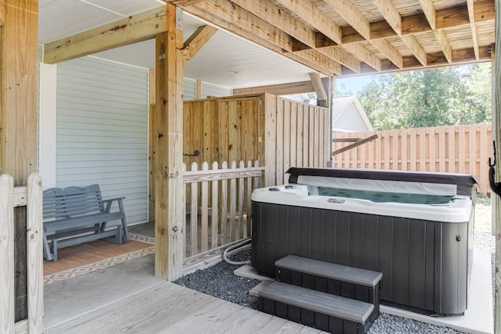 Wonderful Beach Home With Hot Tub And Golf Cart - Oak Island, NC