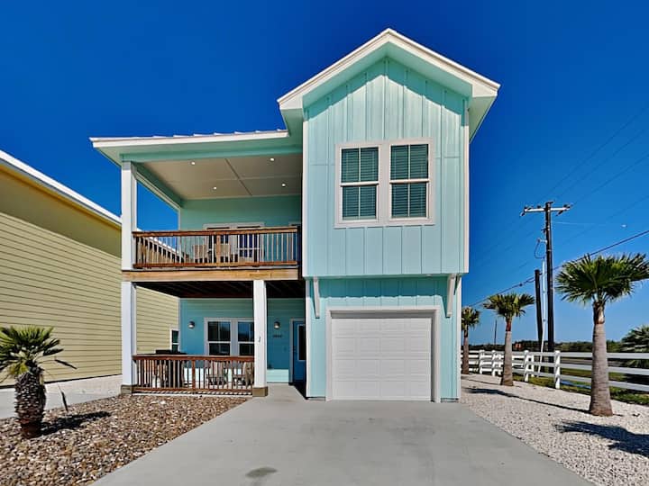 All Decked Out | Game Room, Pool Access - Rockport, TX