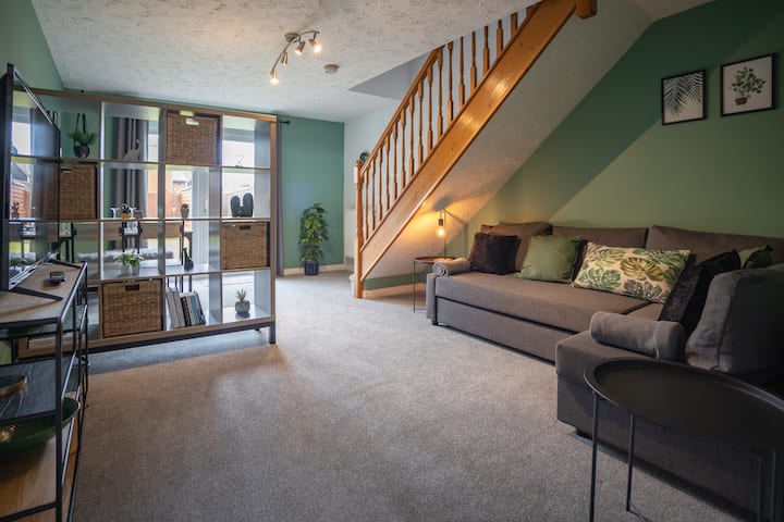 2 Bedroom House, Parking For 2 Cars, Sleeps 6 - Hereford