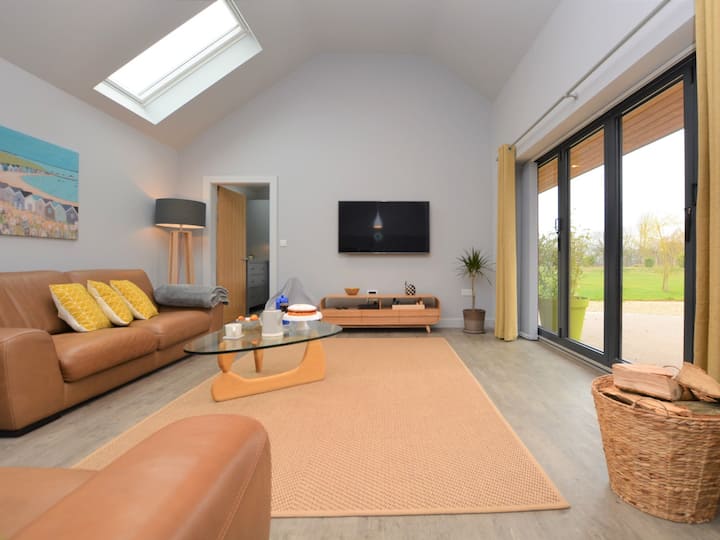 2 Bed In Lincoln (53878) - Lincoln