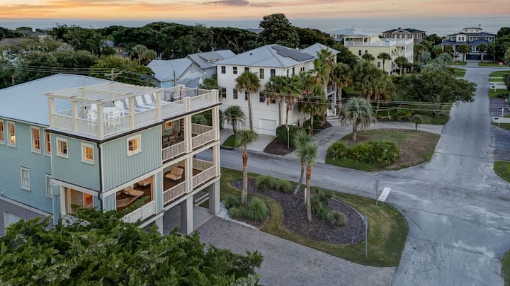 Whispering Palms- Elevator, Close To Beach - Isle of Palms, SC