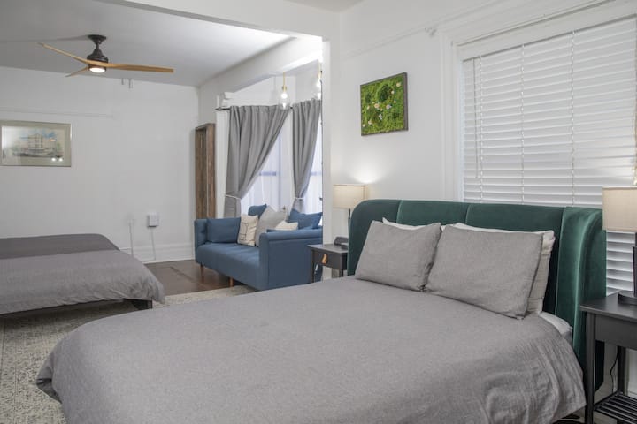 Family Quad Room With Shared Bathroom - San Francisco, CA