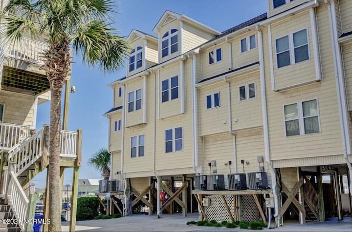 "Tranquil Sunrise" 4 Bed, 3.5 Bath In Surf City - Topsail Beach, NC