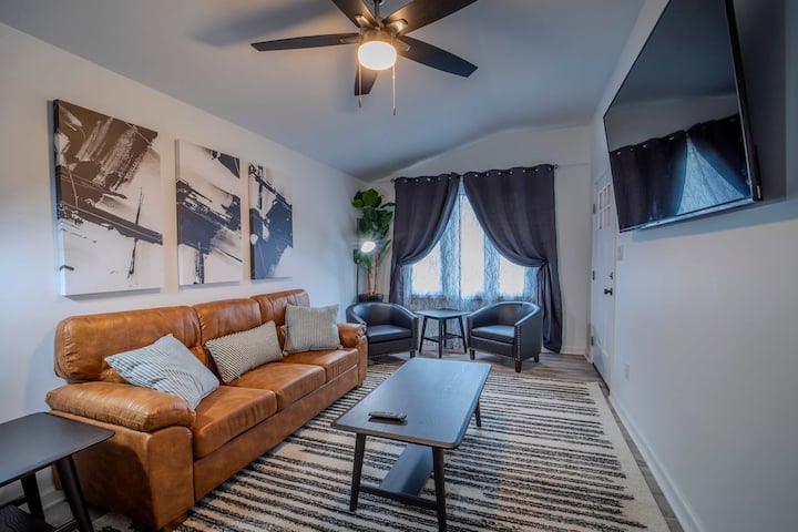 Quiet And Qauint! Private Parking & Pet Friendly! - Louisville, KY