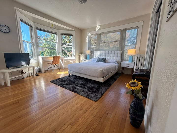 Spacious Vintage One Br-capitol - Seattle, WA