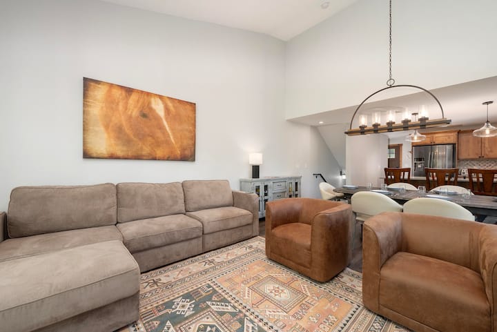 Remodeled Townhome 3 Private Decks Outdoor Firepit - Winter Park, CO