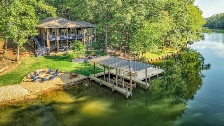 2 Masters, Hot-tub + Game Room, Dock & Beach Area! - Dadeville, AL