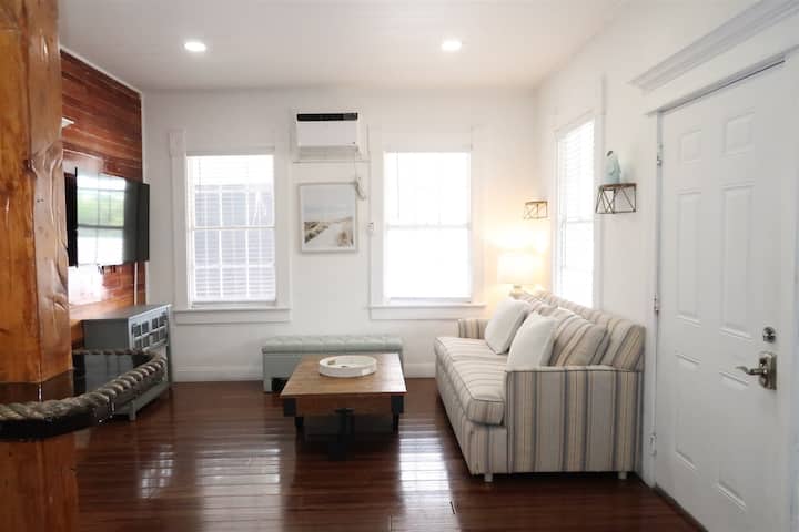 The Elizabeth Suite | 1 Bedroom Condo, Shared Pool - Key West