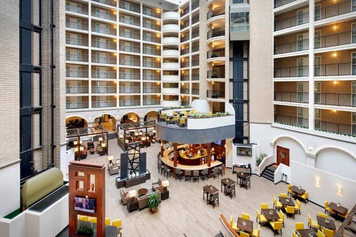 Conveniently Located Near A Variety Of Attractions - Dallas, TX