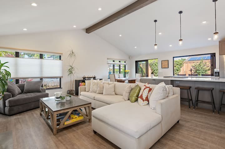 Cozy Mesa Retreat – Walk To Beach, Shops & Dining! - Santa Barbara, CA