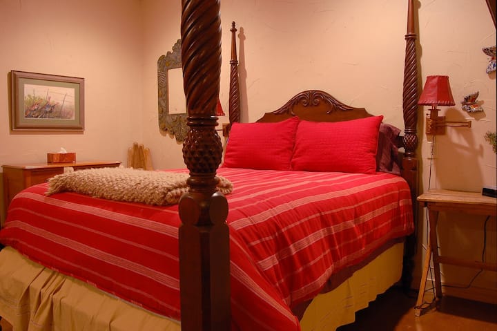 The Castlerock Ranch & Resort Bunk House - Utopia, TX