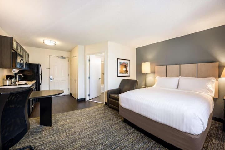 Enjoy A Hassle-free Stay! Full Kitchen, Parking - Duluth, GA