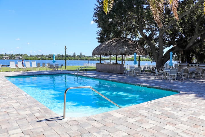 Sea Club Ii Unit 2b- Beach Access! - Siesta Key, FL