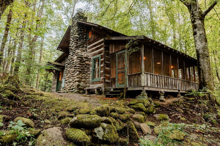 Roamstead's Hemlock Cabin - Cosby, TN