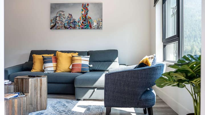 Condo In Revy - Rummy’s Adventure Bay - Revelstoke Mountain Resort, BC
