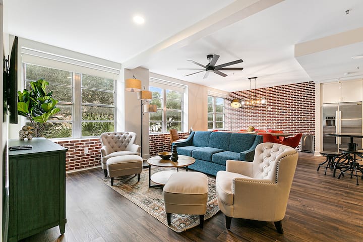 Gorgeous 4br Luxury Condo Steps To French Quarter - New Orleans, LA