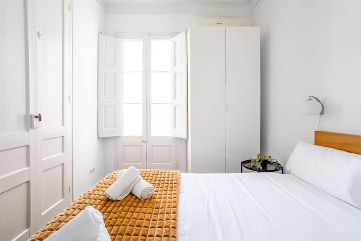 Gran Vía Historic Catalan 4bd For Families - Barcelona
