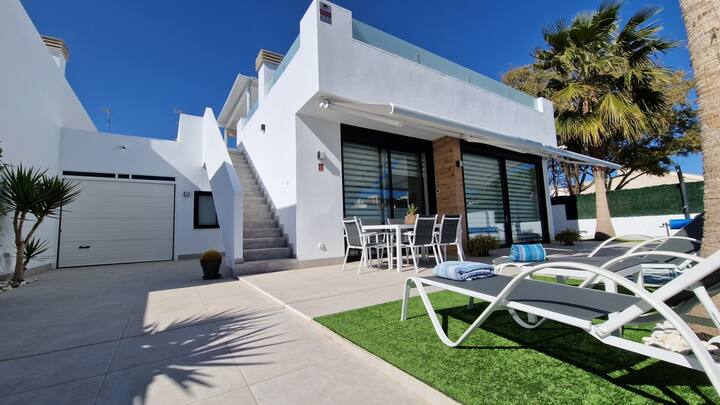 Holidoo Travel "Deluxe Villa" - Los Alcázares