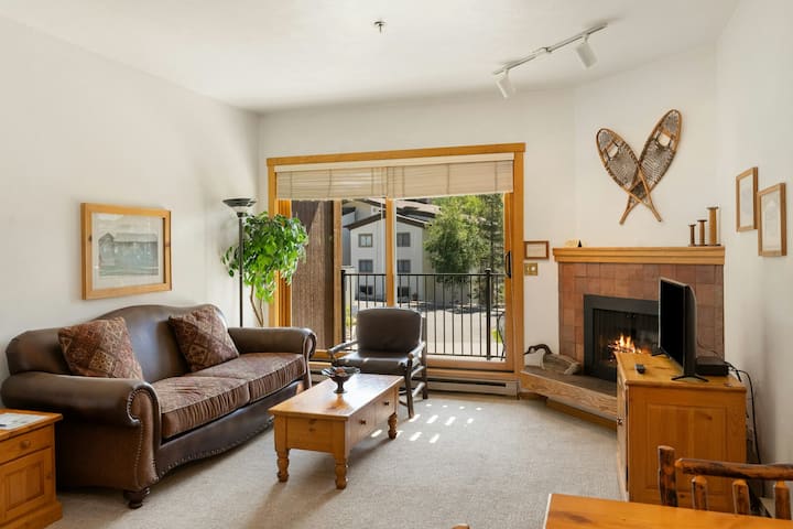 Large Studio Snow Flower Condos | Balcony - Steamboat Springs
