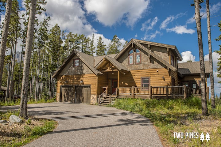Ski Access Haven | Hot Tub | Fireplace | Views - Big Sky, MT