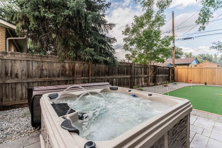 Game Room- Hot Tub- Sauna & Projector! - Denver