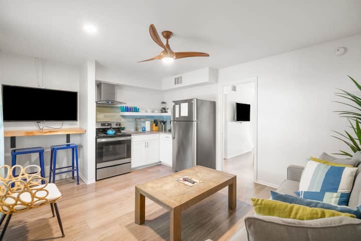 New! Modern King Suite | Steps To The Beach! - Dunedin, FL