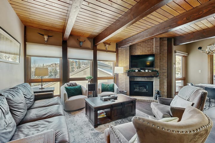 Woodsy 3br 2nd-floor | Deck | Pool | - Steamboat Springs, CO
