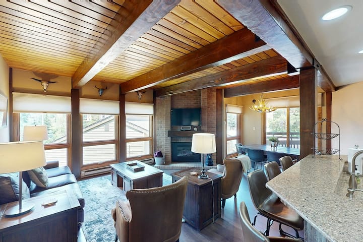 Woodsy 3br 2nd-floor | Deck | Pool | - Steamboat Springs