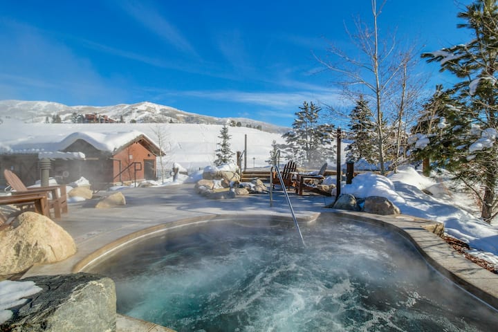 Cozy 1br Wildhorse Meadows | Off-site Pool - Steamboat Springs, CO