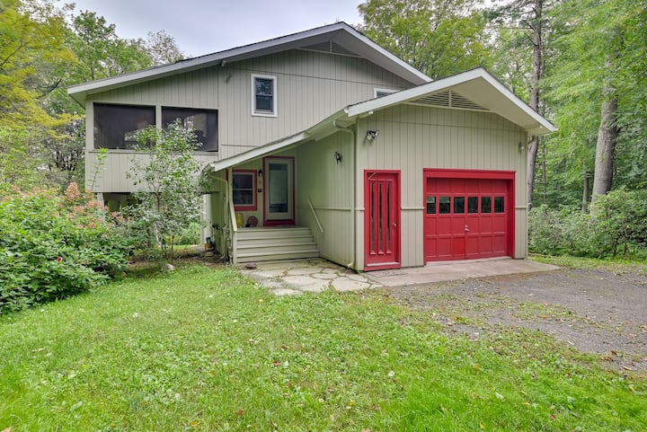 Spacious Tolland Home W/ Deck + Screened Porch! - Barkhamsted Reservoir, CT