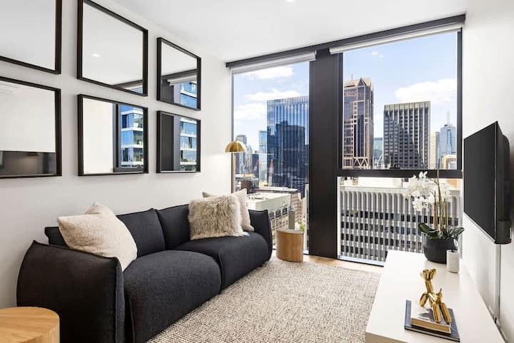 Modern Collins St Apartment With City Views + Gym - Melbourne